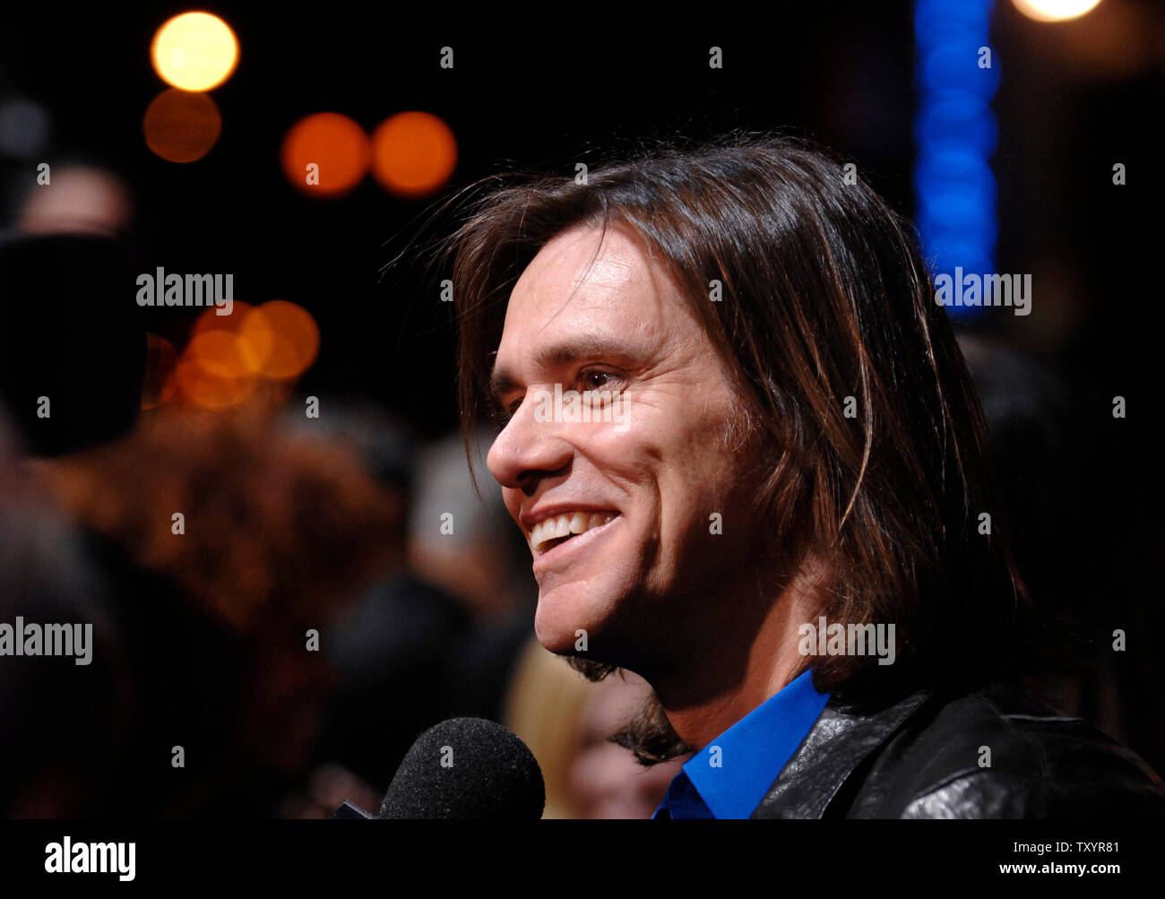 The number 23 2007 jim carrey hi-res stock photography and images - Alamy