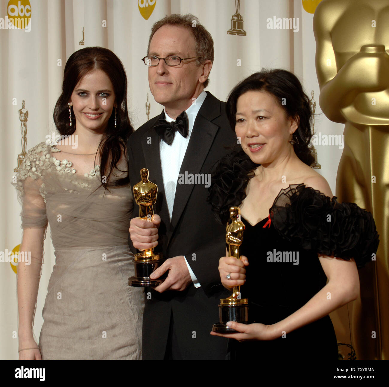 Presenter Eva Green (L) poses with Ruby Yang and Thomas Lennon after ...