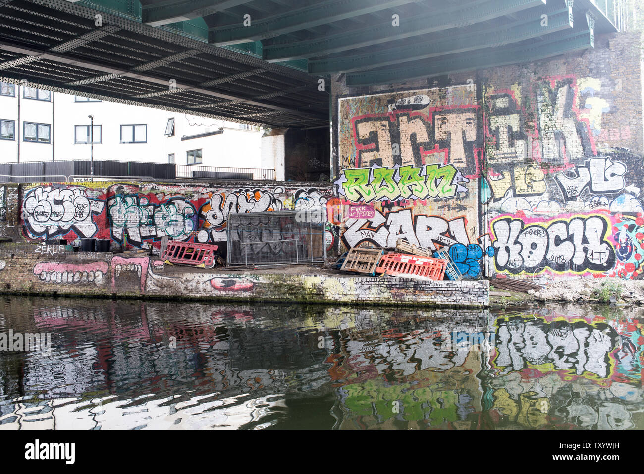 Hackney graffiti hi-res stock photography and images - Alamy