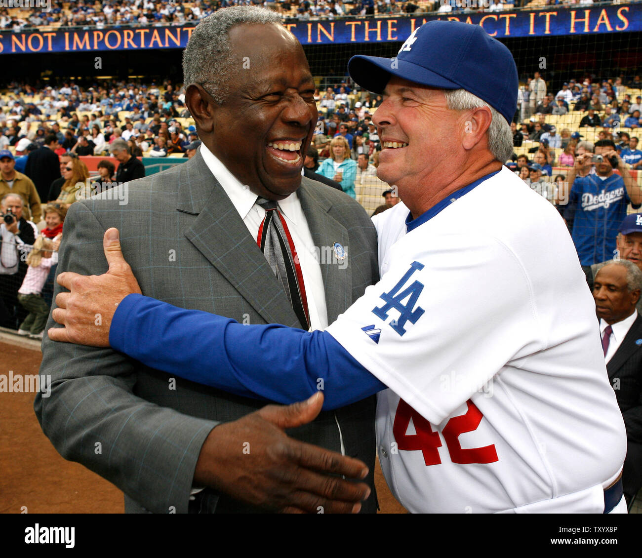 Baseball legend Hank Aaron (L) laughs with Dodger Manager Grady Little ...