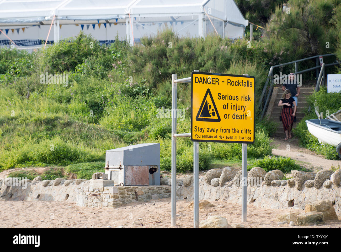 Danger sign board hi-res stock photography and images - Alamy