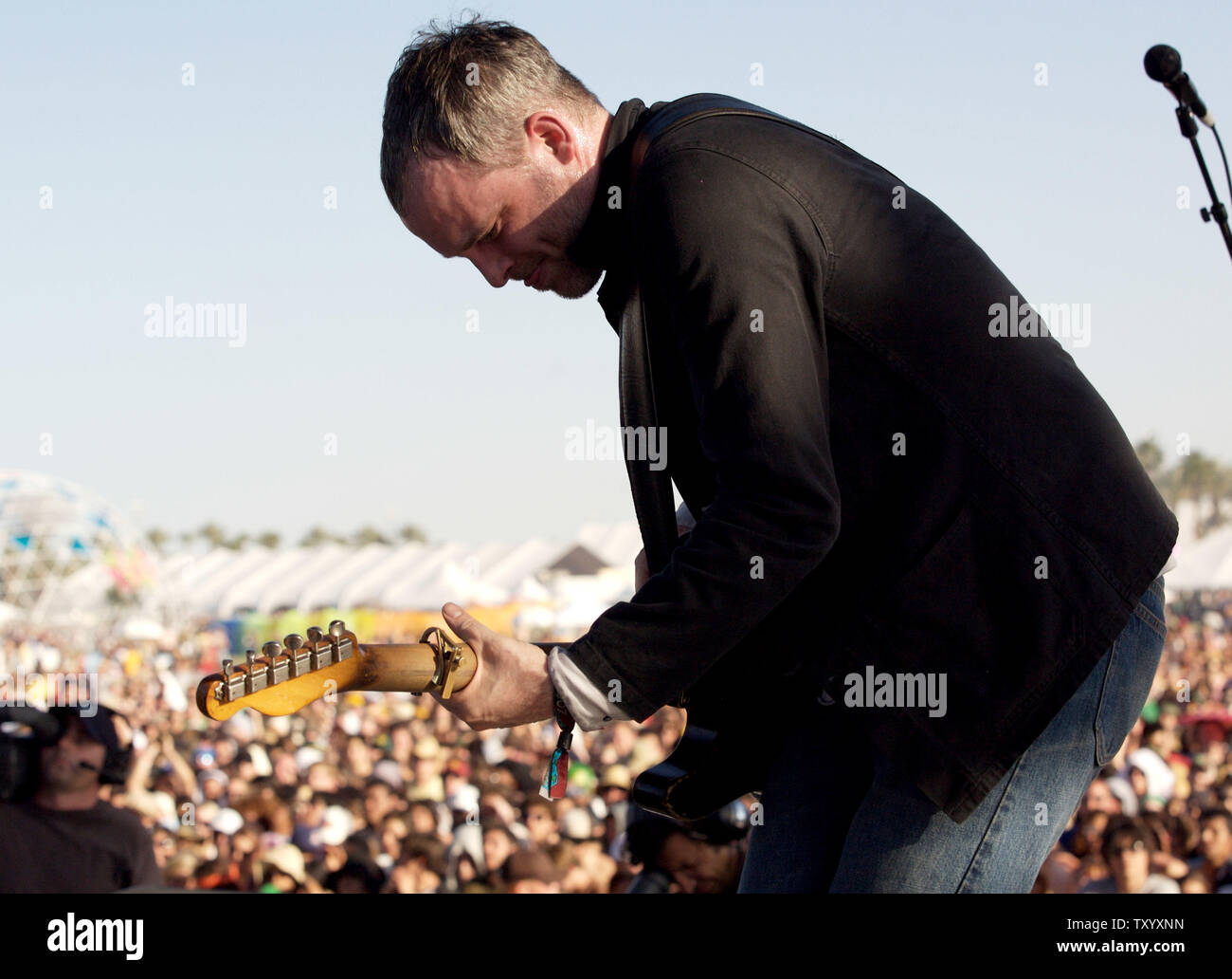 Lead singer fran healy hi-res stock photography and images - Alamy