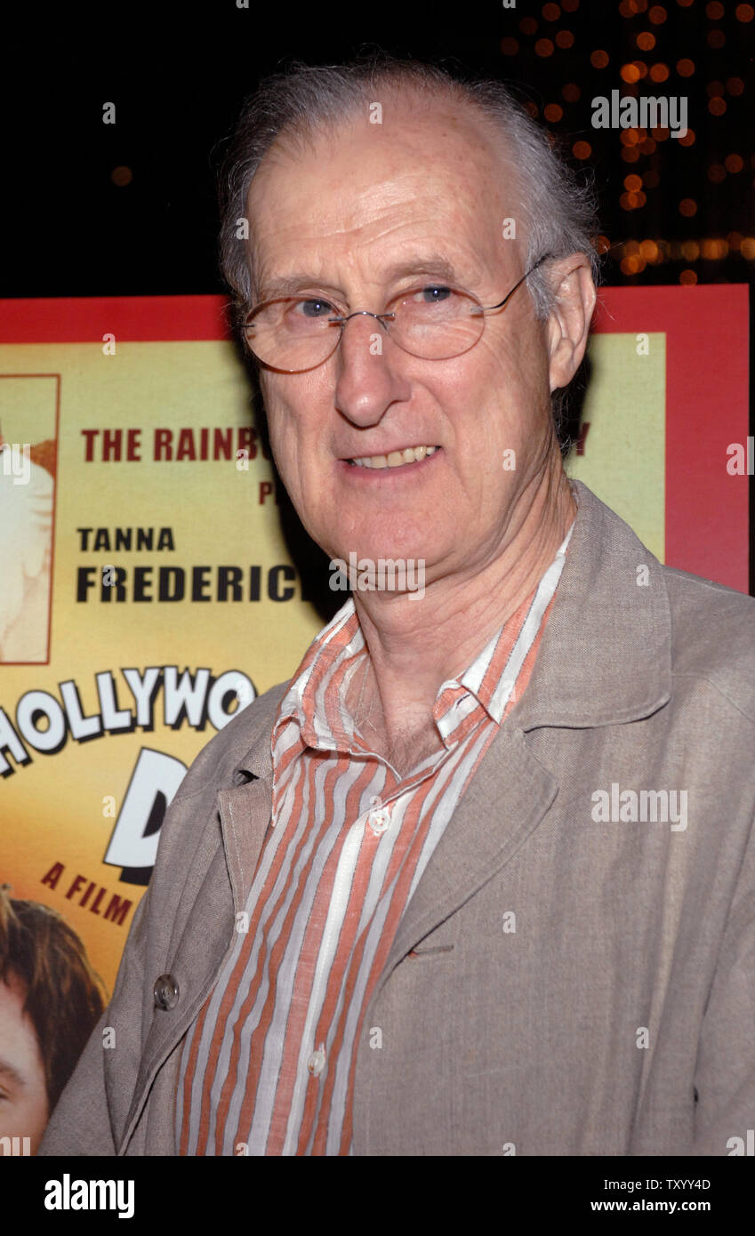 Actor james cromwell hi-res stock photography and images - Alamy