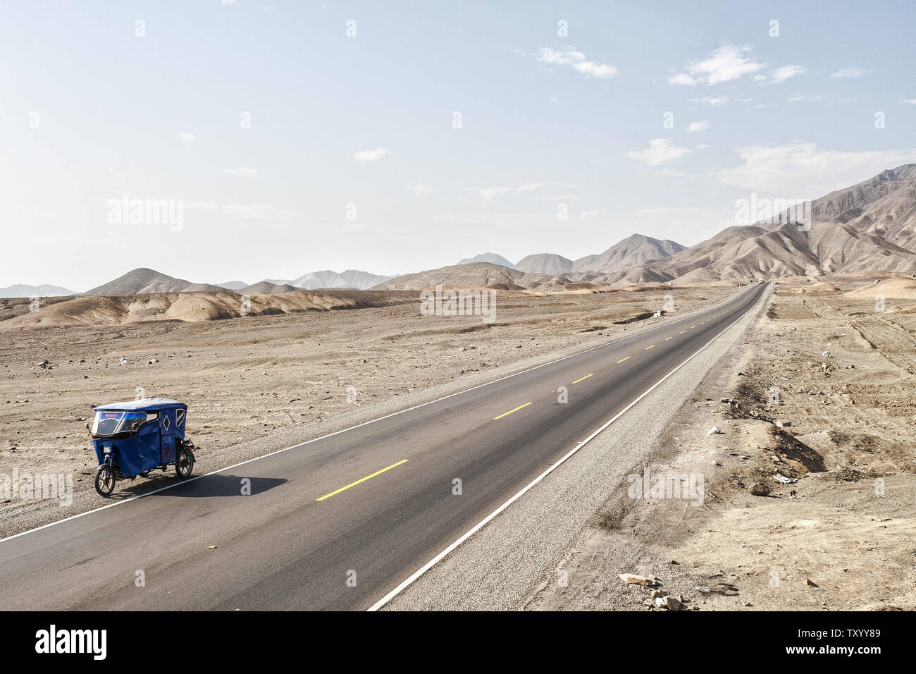 Huarney, Peru. 6th May, 2011. Panamerican Highway crossing Peruvian ...