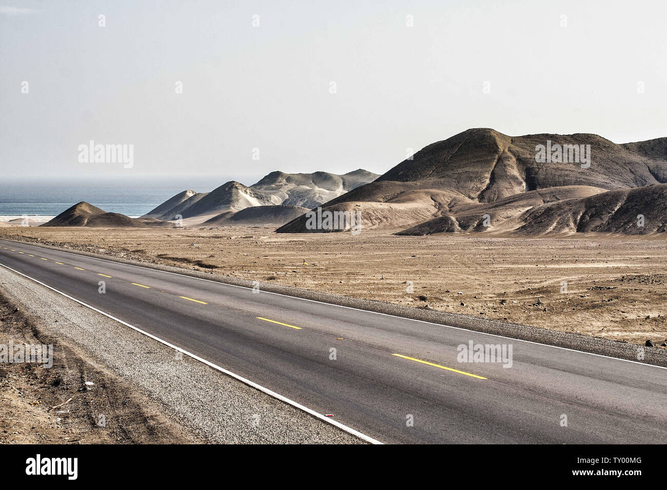 Huarney, Peru. 6th May, 2011. Panamerican Highway crossing Peruvian ...