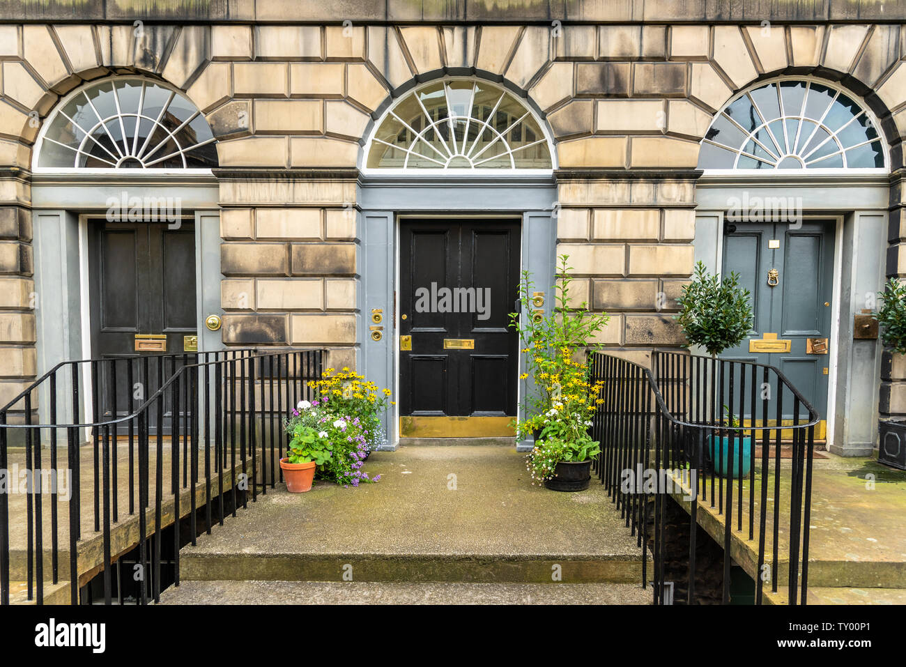 Apartment building exterior steps hi-res stock photography and images ...