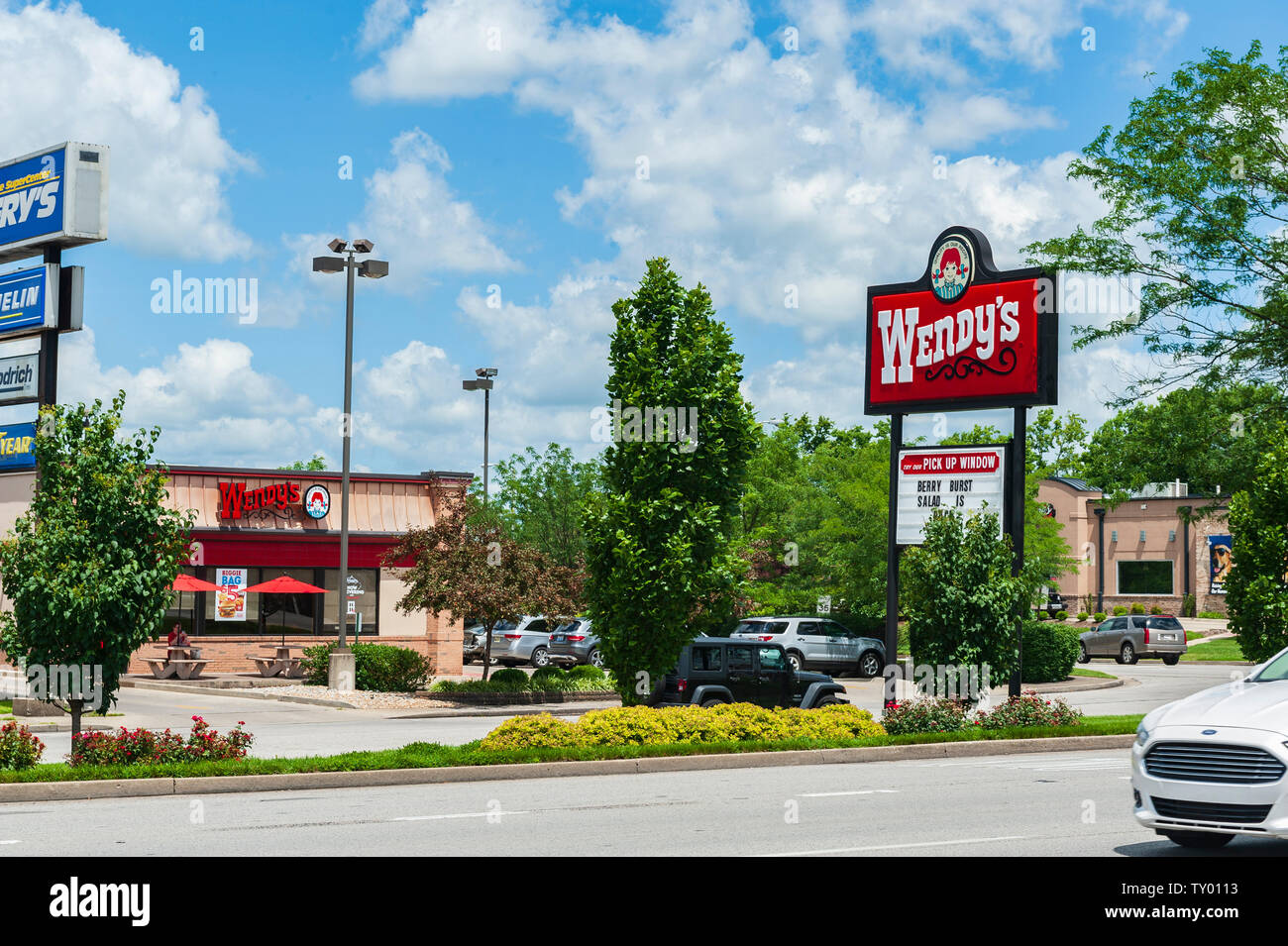 Wendys drive through hi-res stock photography and images - Alamy