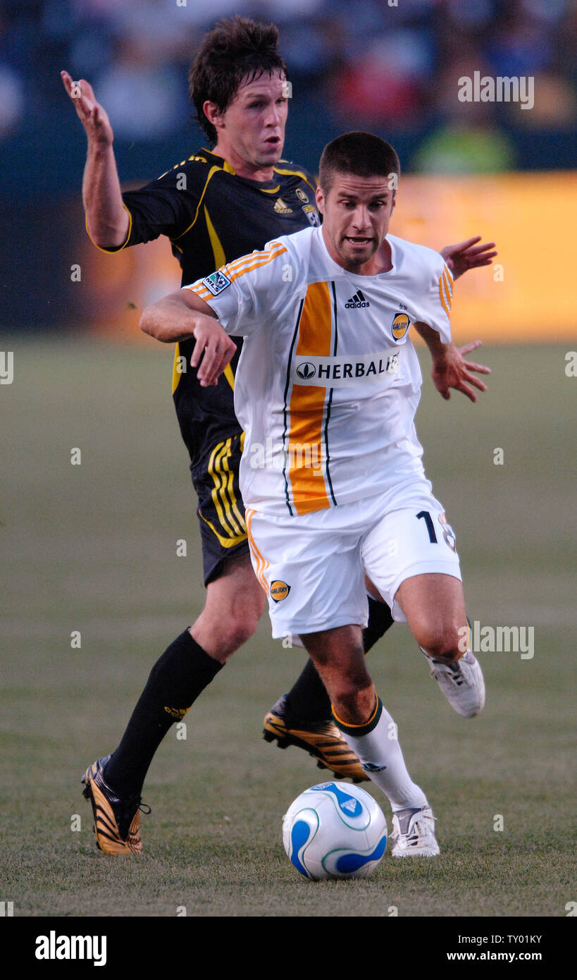 Los Angeles Galaxy Kyle Martino (R) gets the ball past Columbus Crew ...