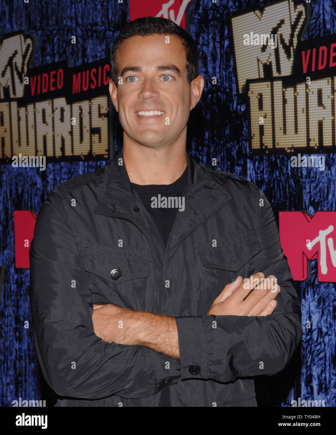 Carson Daly arrives for the MTV Video Music Awards at the Palms Hotel ...