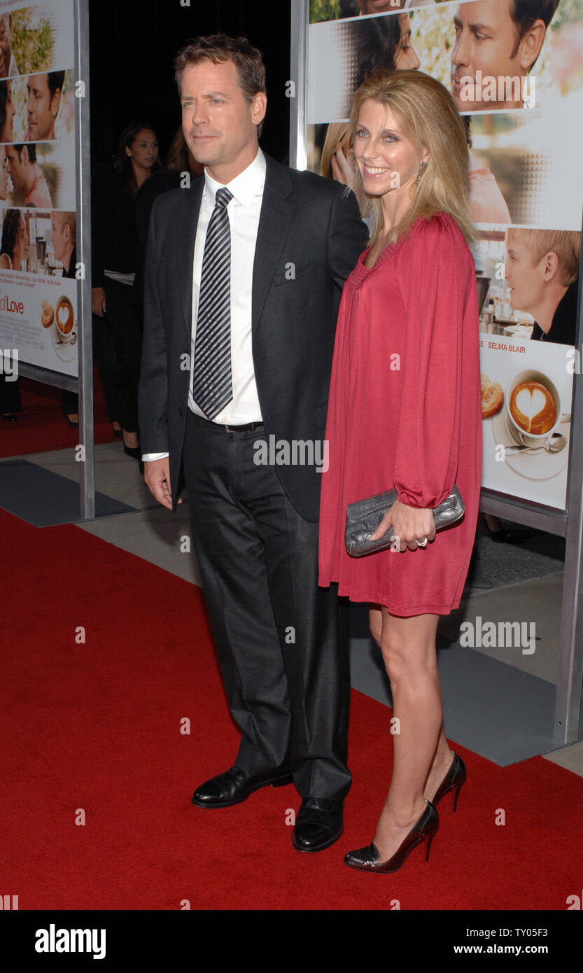 Greg kinnear wife helen labdon hi-res stock photography and images - Alamy