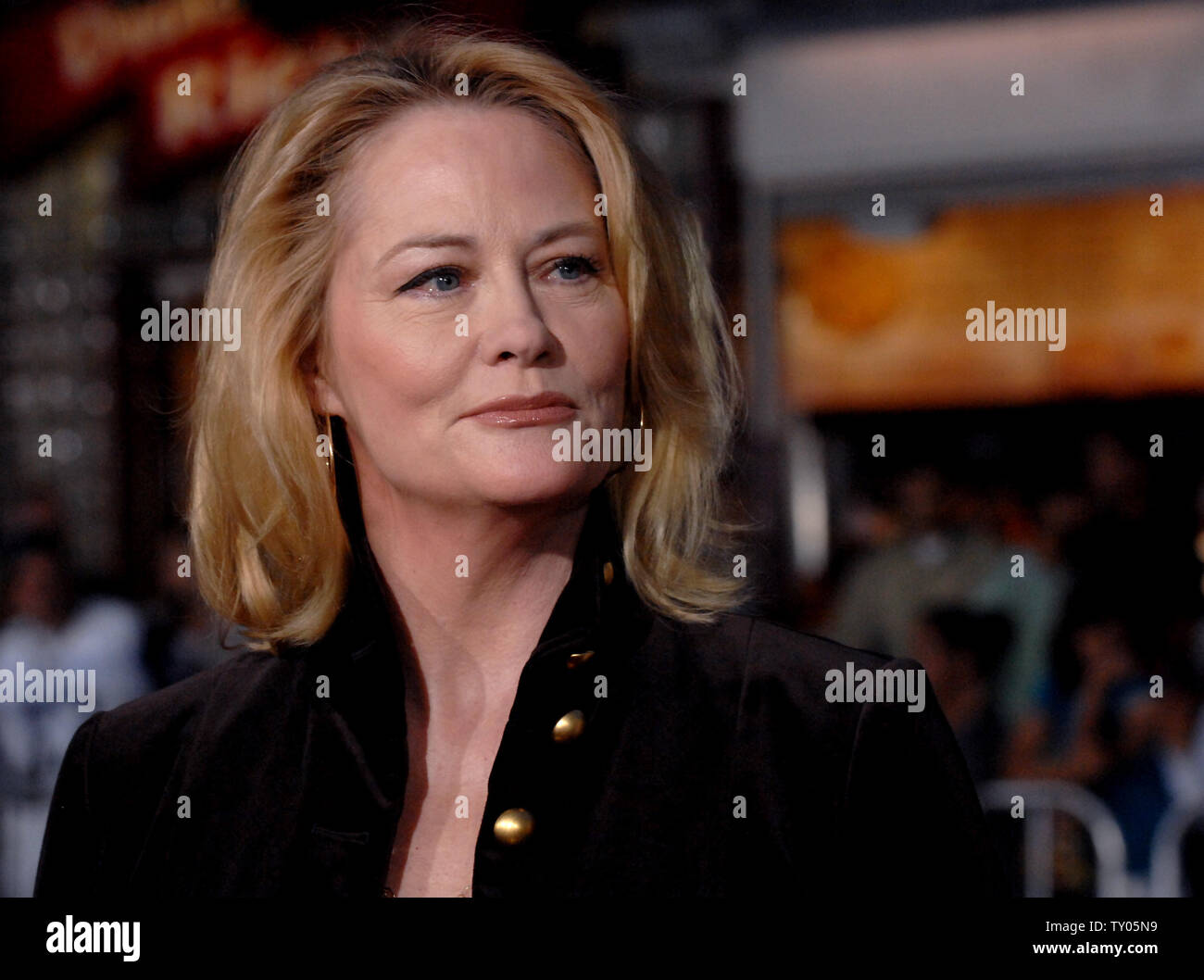 Cybill shepherd 1972 hi-res stock photography and images - Alamy