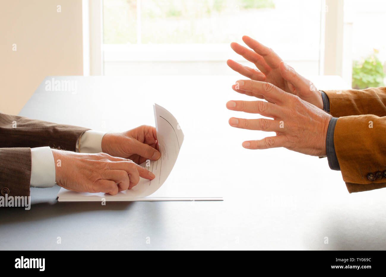 Business partnership meeting hi-res stock photography and images - Alamy