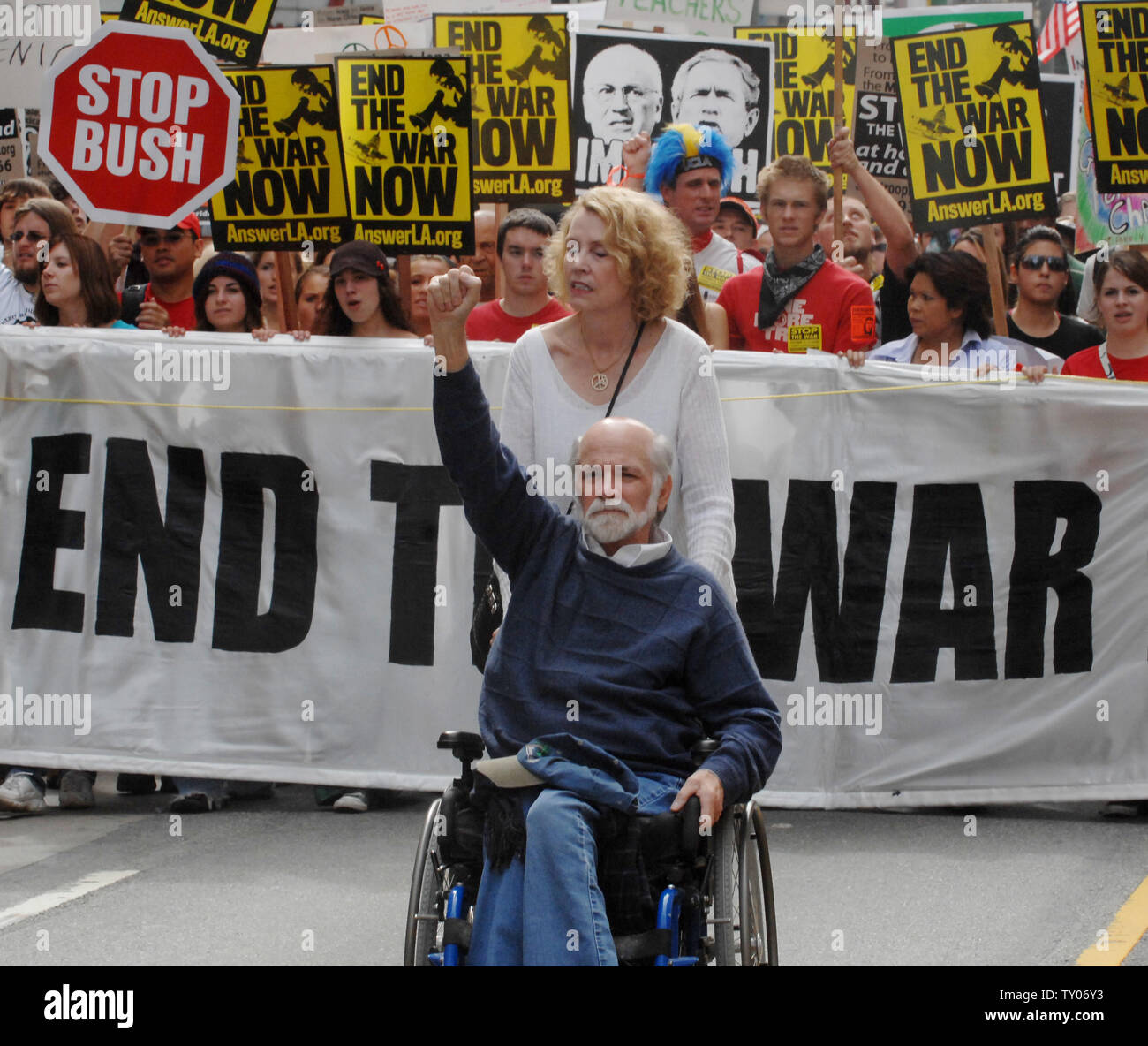 Ron kovic hi-res stock photography and images - Alamy