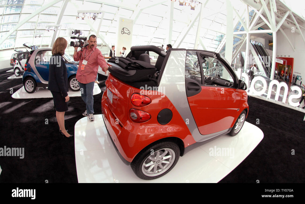 Models of the Smart car, which will be available in the United States ...