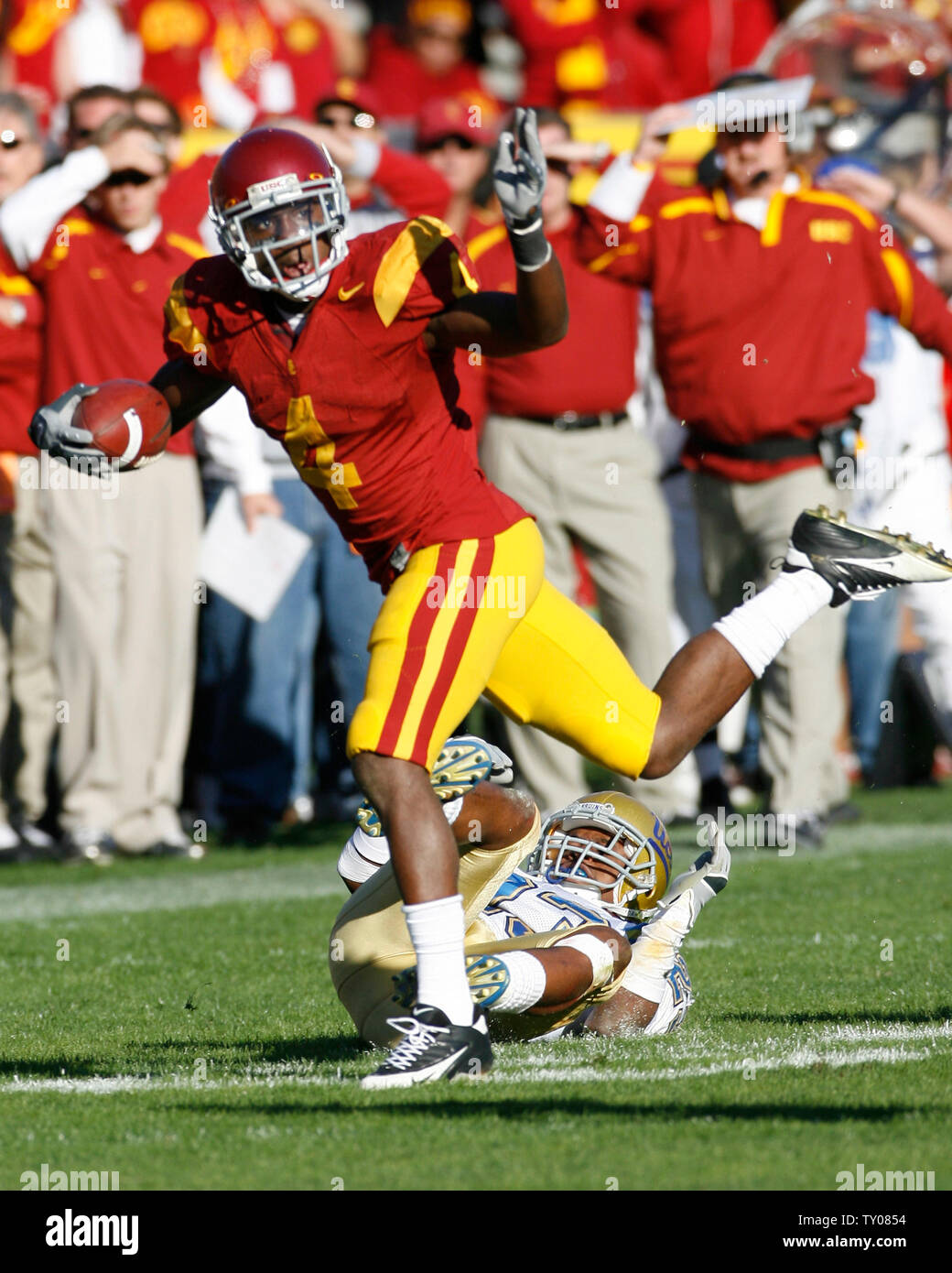 Action 24 7 hi-res stock photography and images - Alamy