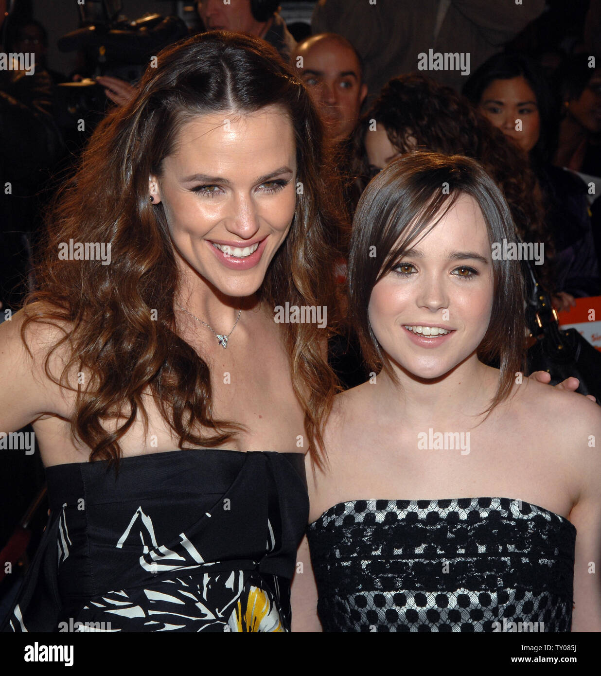 Jennifer Garner (L) and Ellen Page, cast members in the motion picture ...