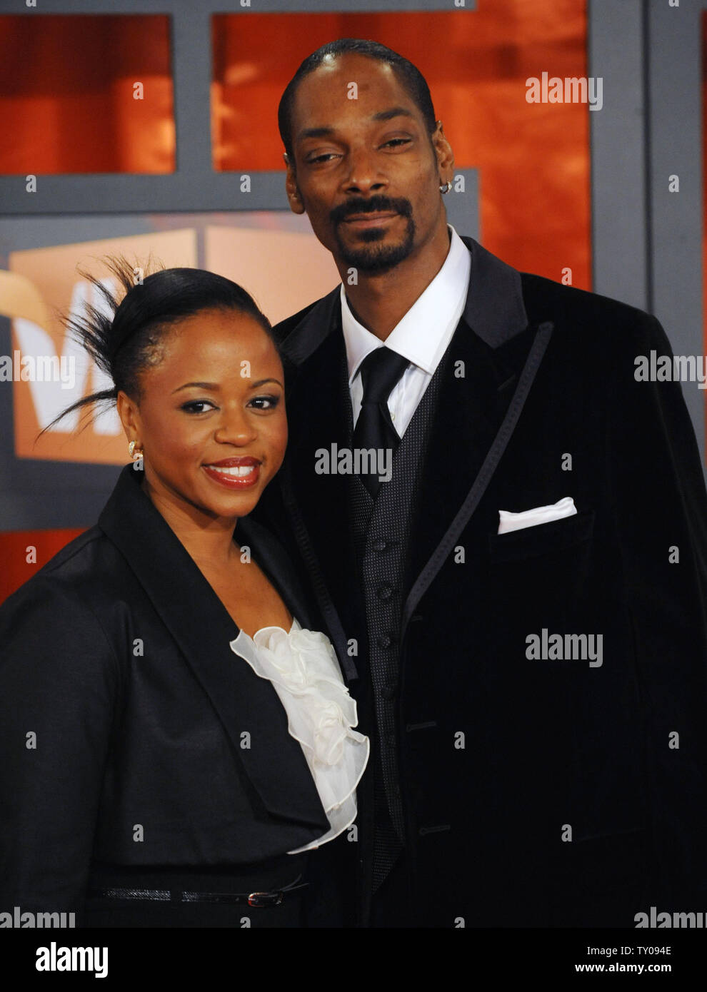 Snoop dog wife taylor hi-res stock photography and images - Alamy