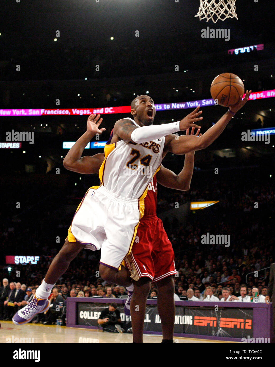 Los angeles lakers kobe ball hi-res stock photography and images - Alamy