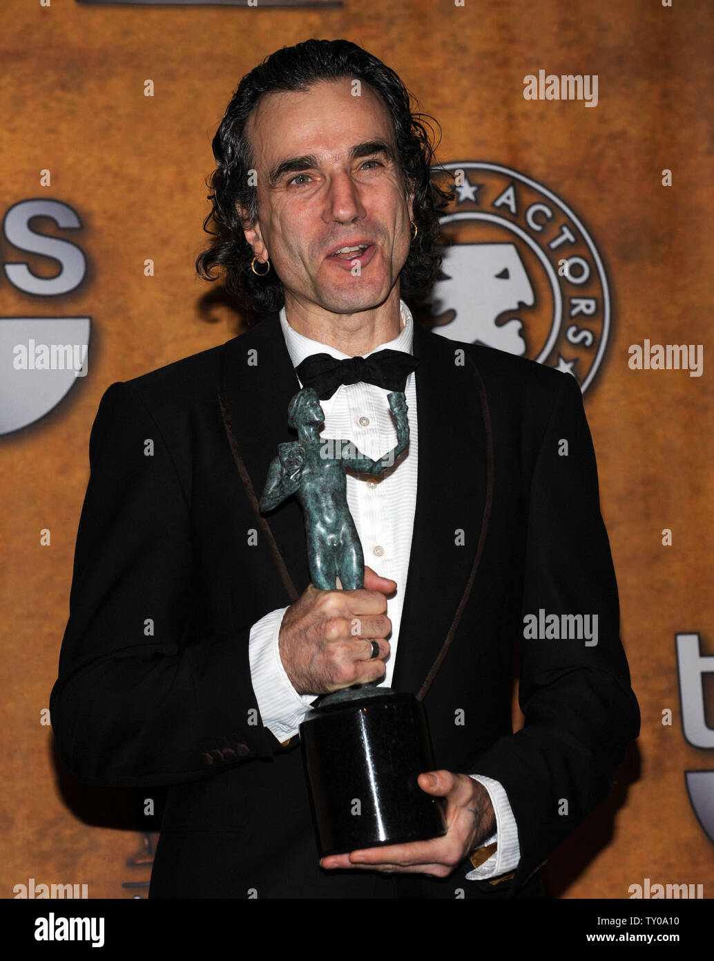 Daniel Day-Lewis holds his award for outstanding performance by a male ...