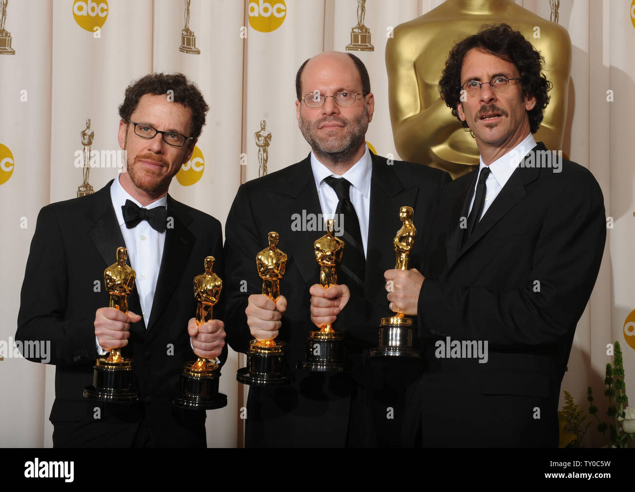 Ethan Coen, Scott Rudin and Joel Coen (L to R) pose with their Oscars ...