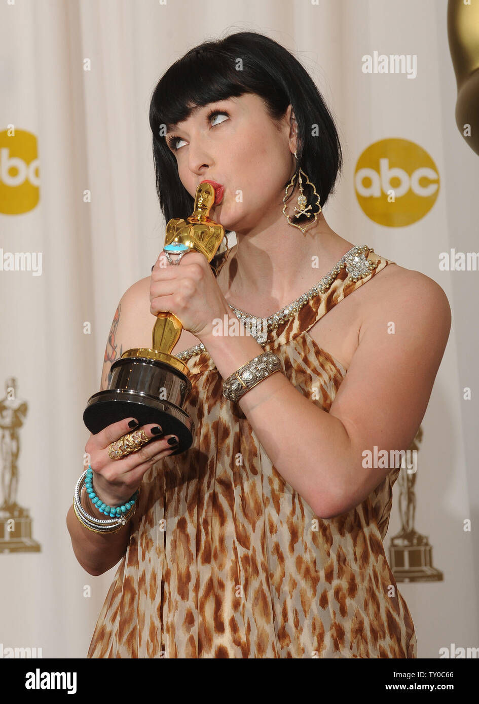 Diablo Cody poses with her Oscar for Original Screenplay for "Juno" at ...