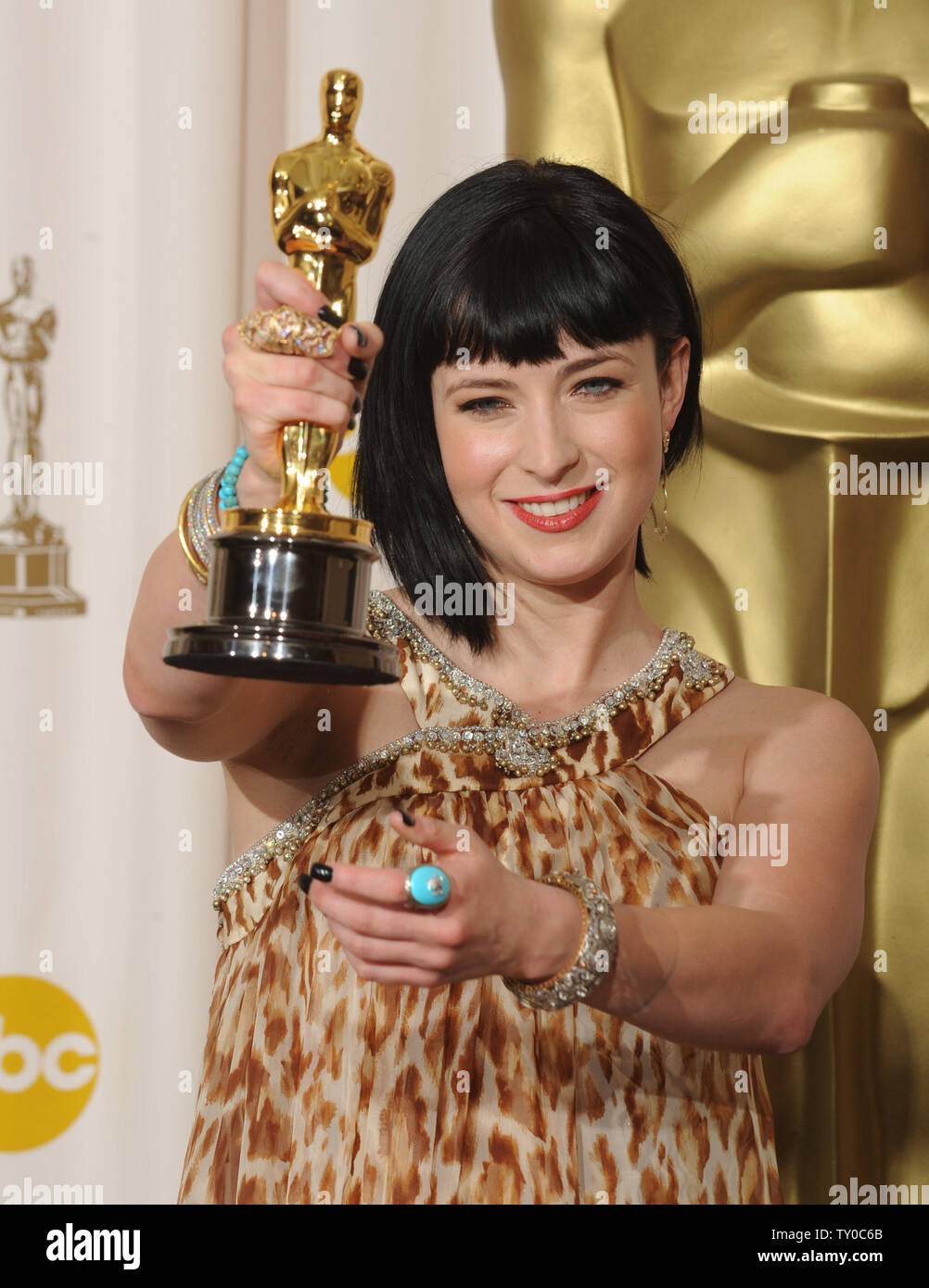 Diablo Cody poses with her Oscar for Original Screenplay for "Juno" at ...