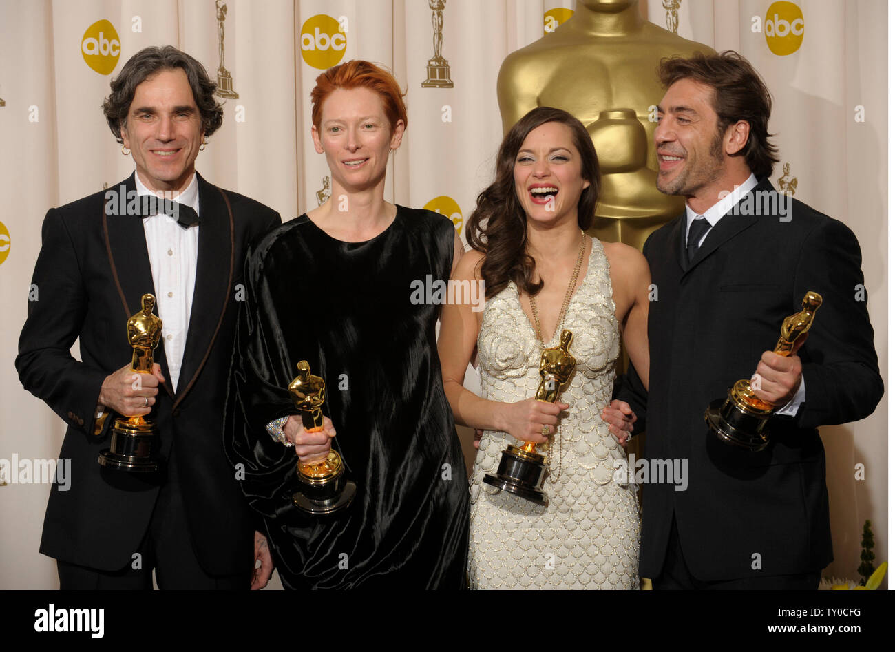 Daniel Day-Lewis (L-R), best actor winner for "There Will Be Blood ...