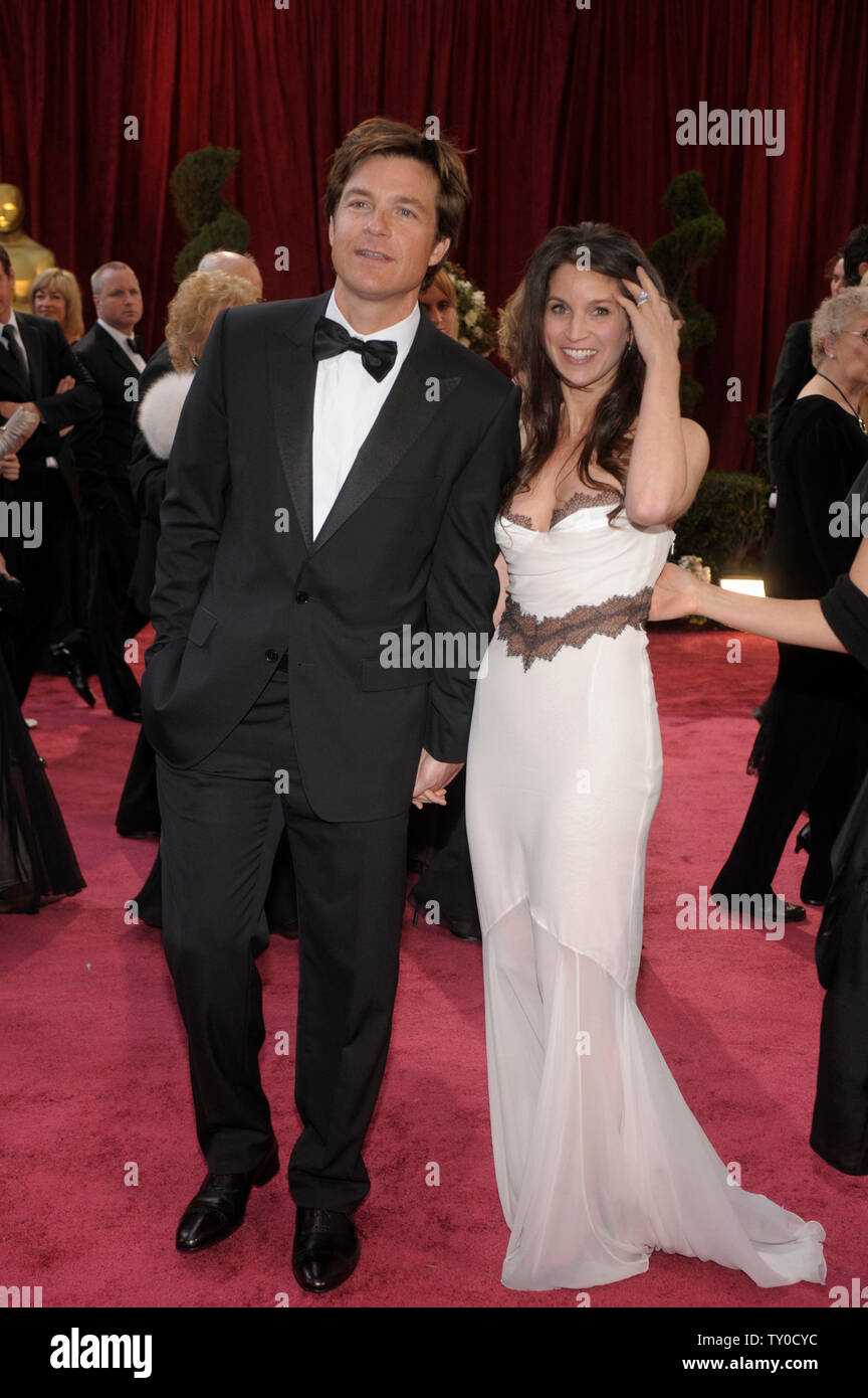 Jason Bateman (L) and his wife Amanda Anka arrive for the 80th Annual ...