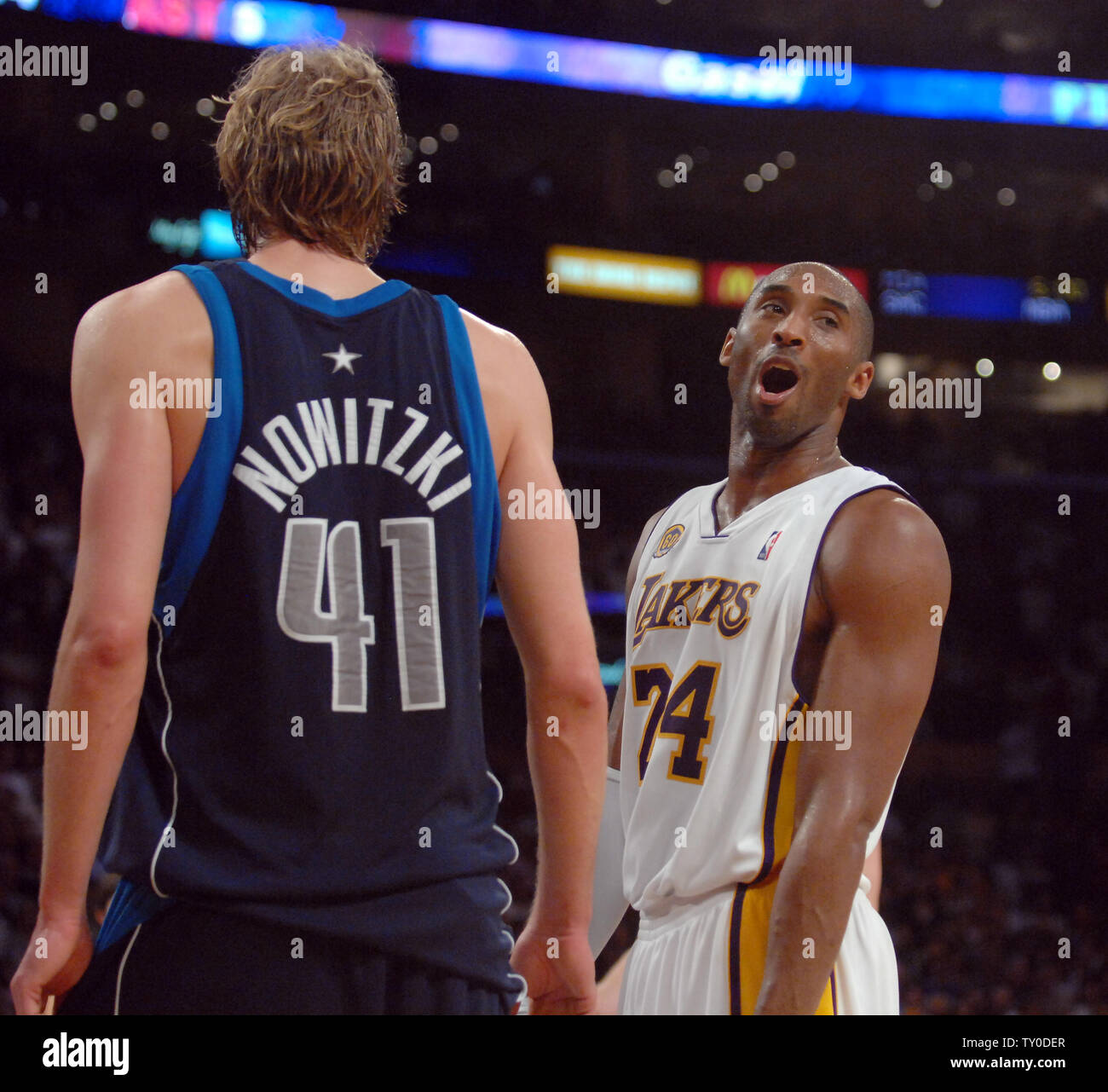 Los Angeles Lakers' Kobe Bryant looks towards the Dallas Mavericks ...