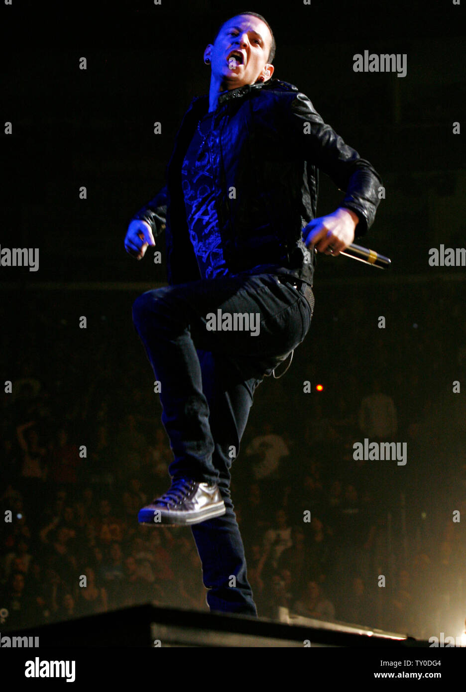 Chester bennington 2008 hi-res stock photography and images - Alamy