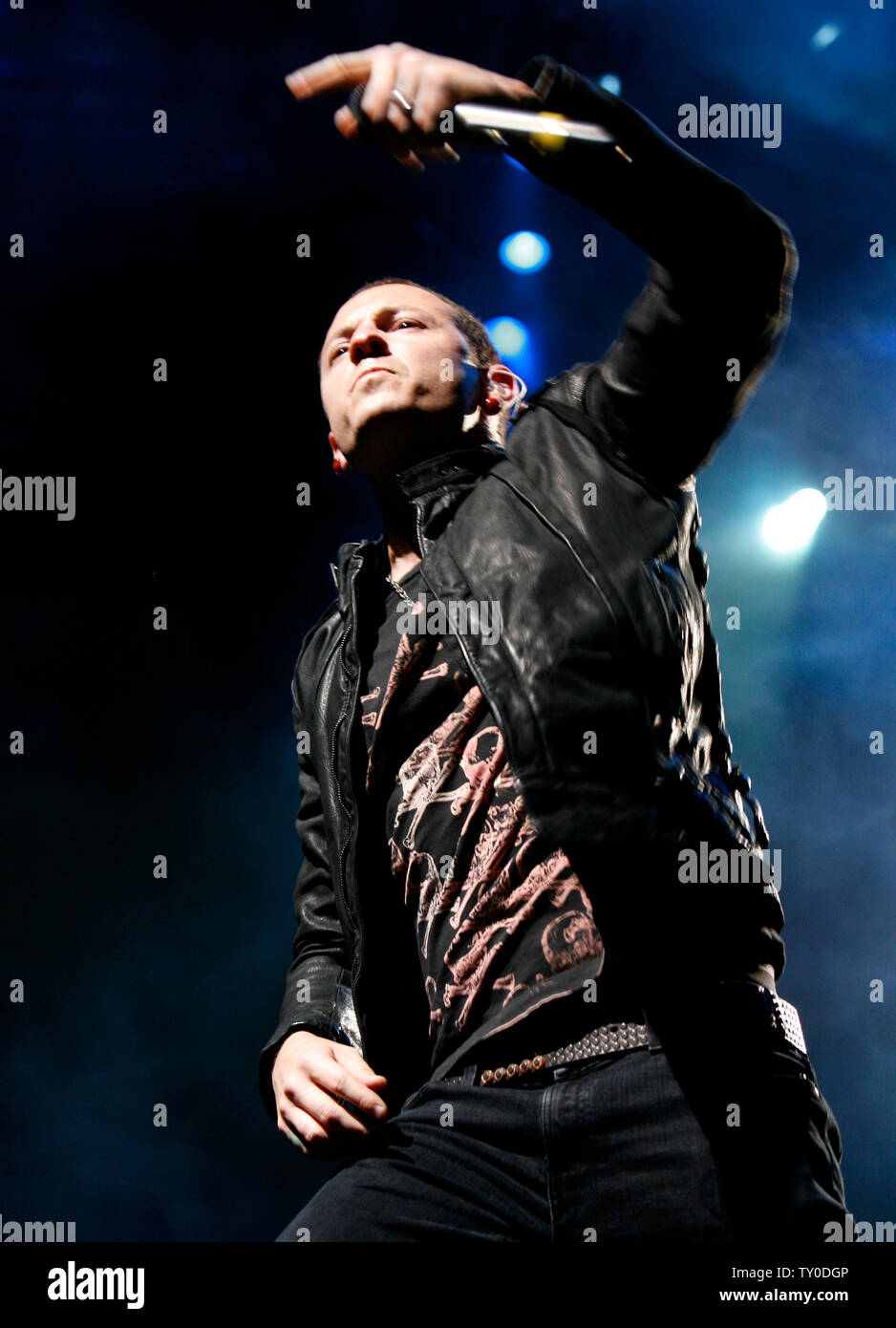 Chester bennington 2008 hi-res stock photography and images - Alamy