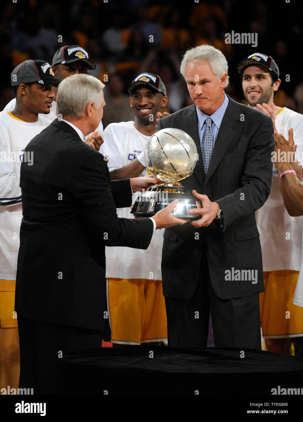 Buss jerry hi-res stock photography and images - Alamy