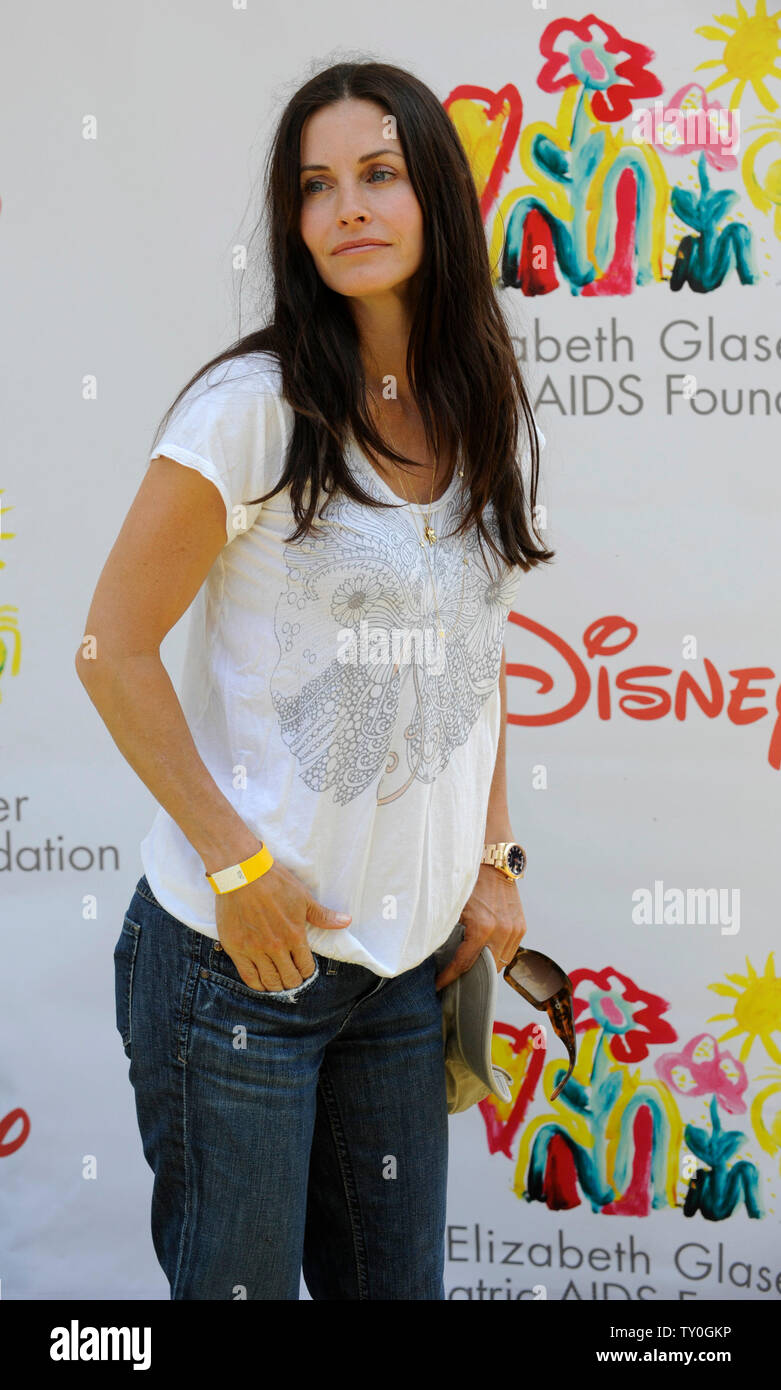 Actress Courteney Cox arrives for A Time For Heroes Celebrity Carnival ...