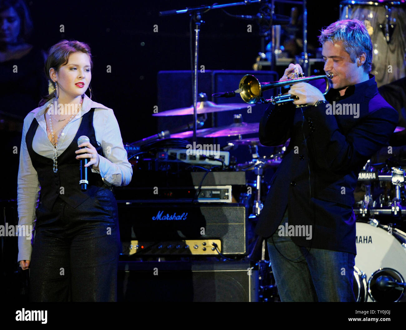 Singer Renee Olstead performs with jazz trumpeteer Chris Botti at the ...