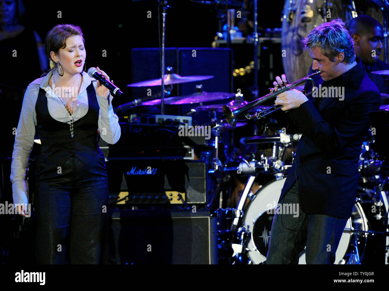 Singer Renee Olstead performs with jazz trumpeteer Chris Botti at the ...