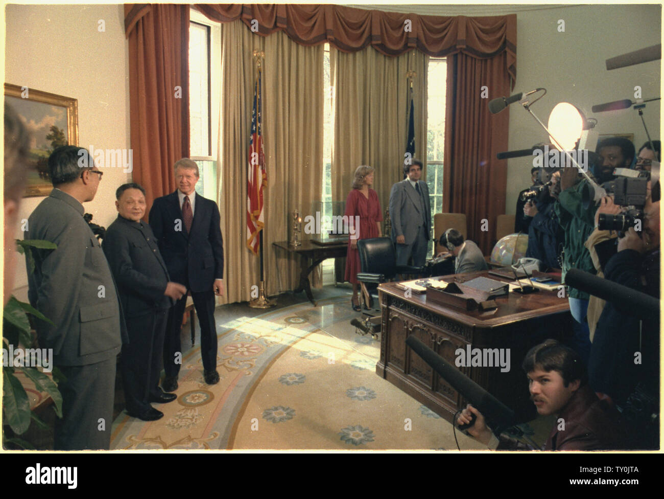Deng Xiaoping and Jimmy Carter meet the press in the Oval Office Stock ...