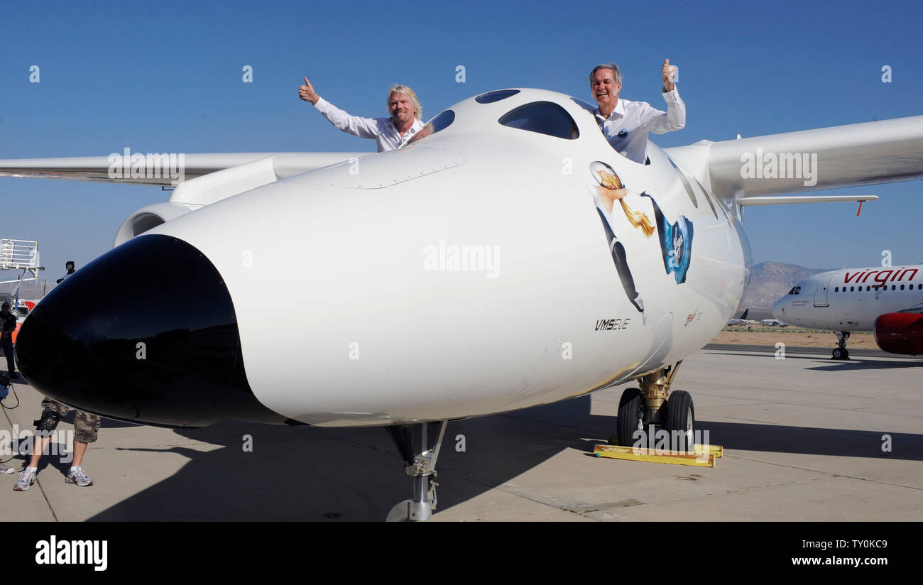 Virgin Group's Founder billionaire Richard Branson (L) and Burt Rutan ...