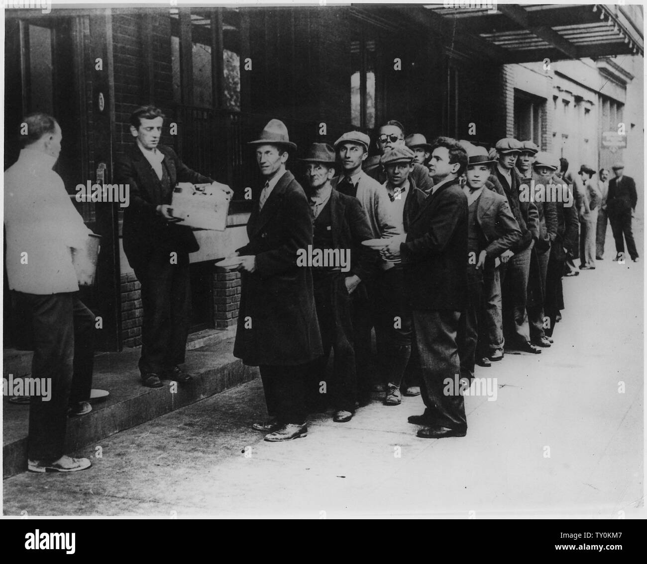 Breadlines hi-res stock photography and images - Alamy