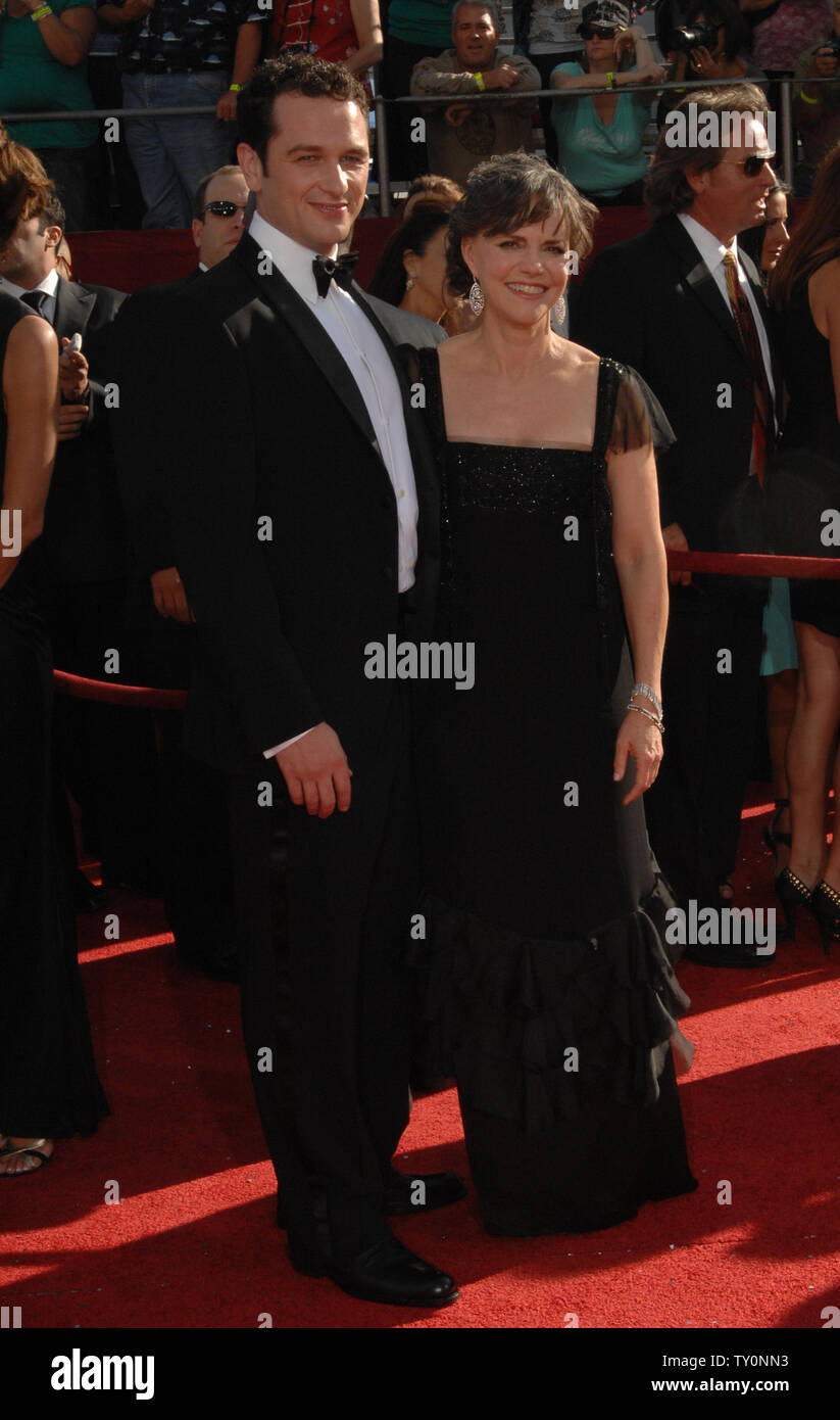 Sally field star hi-res stock photography and images - Alamy