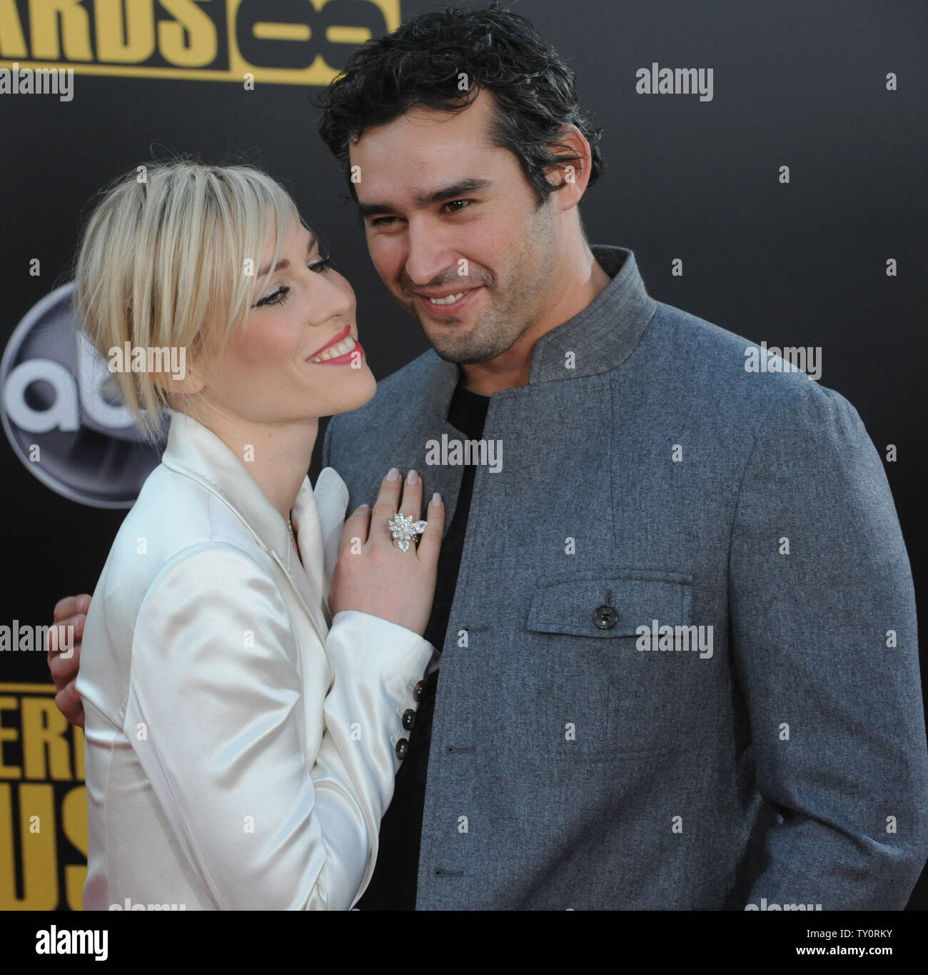 British singer Natasha Bedingfield and her boyfriend Matt Robinson ...
