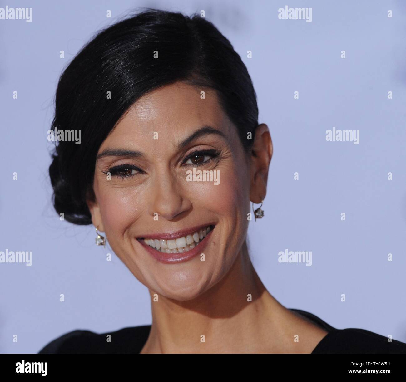 Actress Teri Hatcher arrives at the 35th annual People's Choice Awards ...