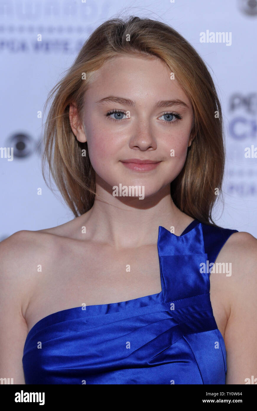 Actress Dakota Fanning arrives at the 35th annual People's Choice ...