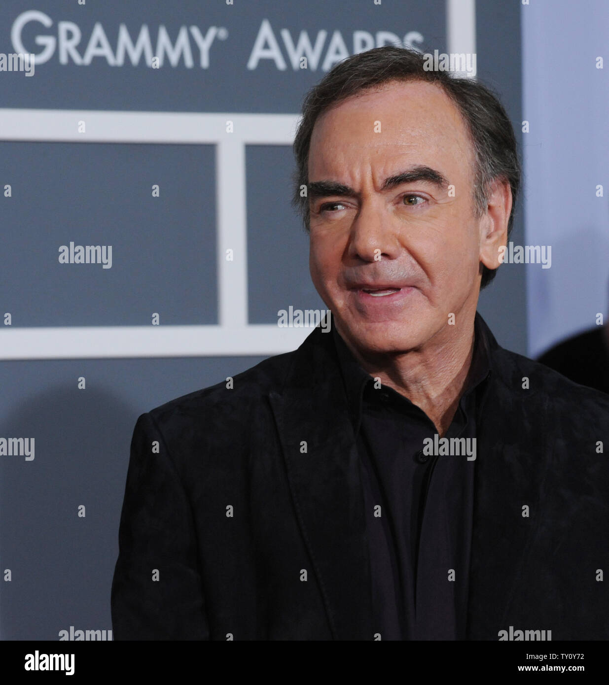 Neil Diamond arrives for the 51st annual Grammy Awards at Staples ...