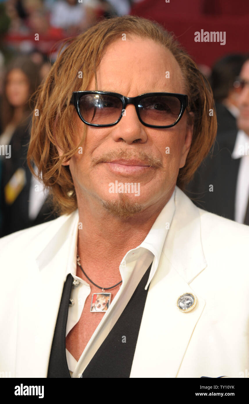 Best actor nominee Mickey Rourke arrives at the 81st Academy Awards in ...