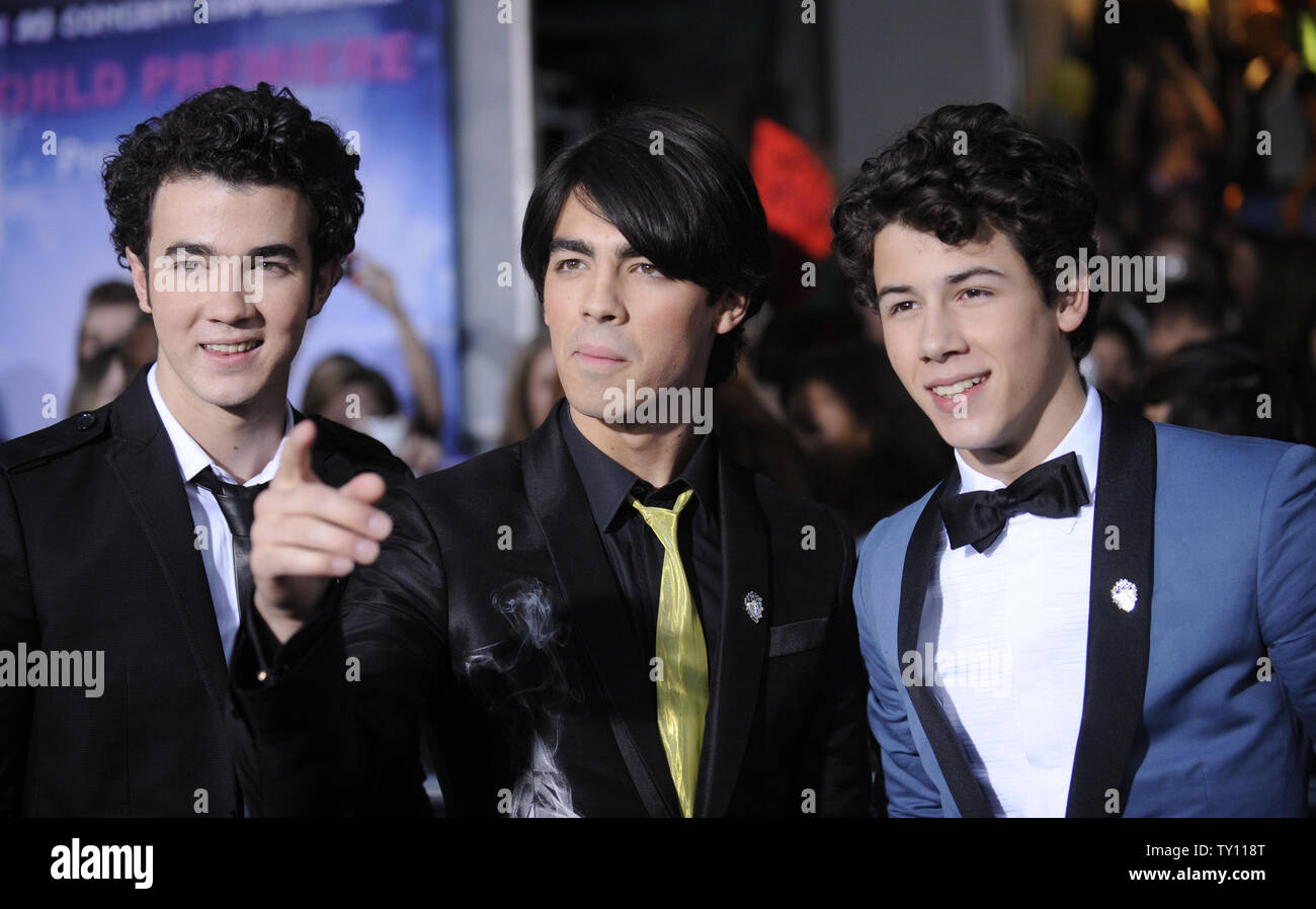Kevin nick joe jonas pose hi-res stock photography and images - Alamy