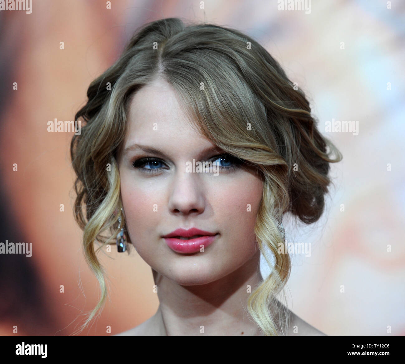 Singer Taylor Swift , a cast member in the motion picture musical ...