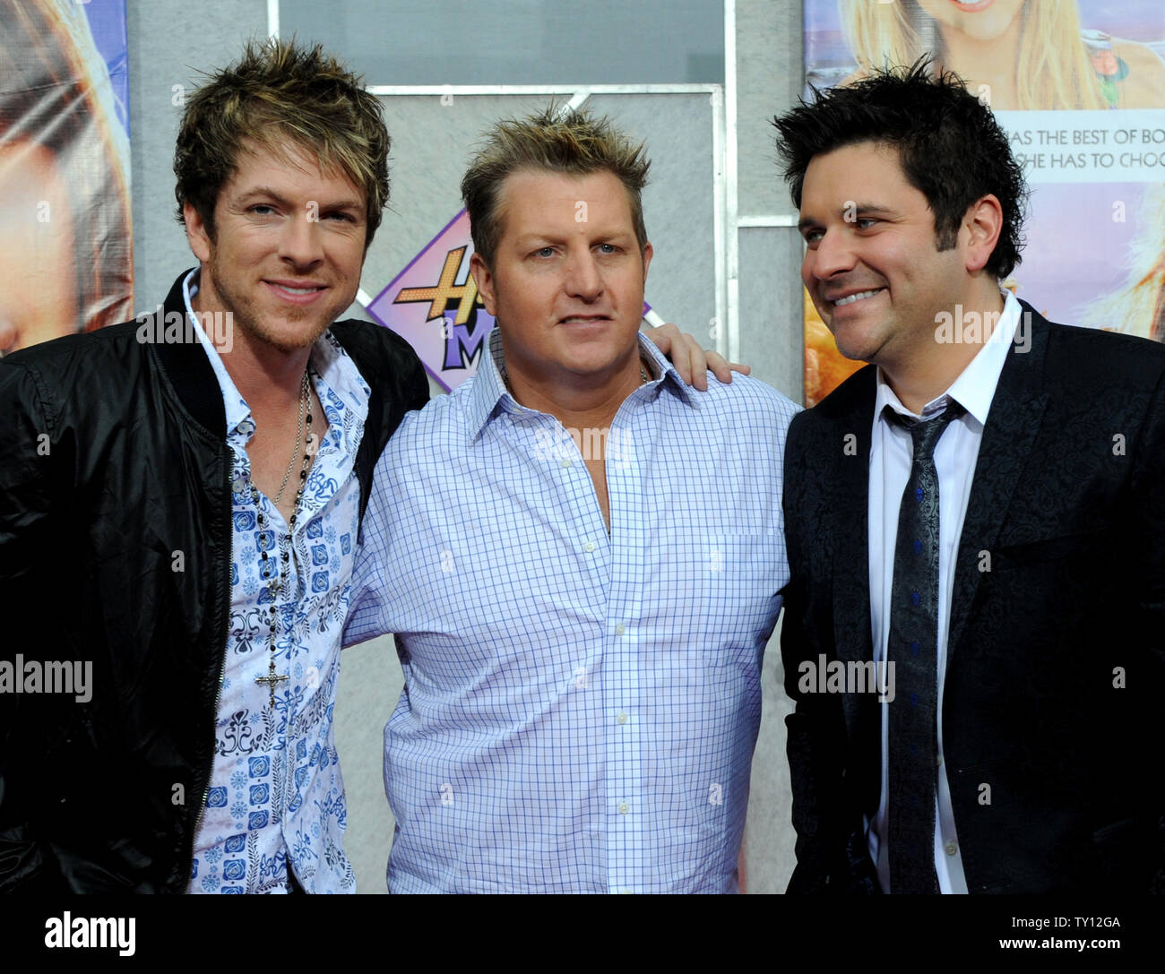 Rascal Flatts band members Joe Don Rooney (L), Gary LeVox (C) and Jay ...