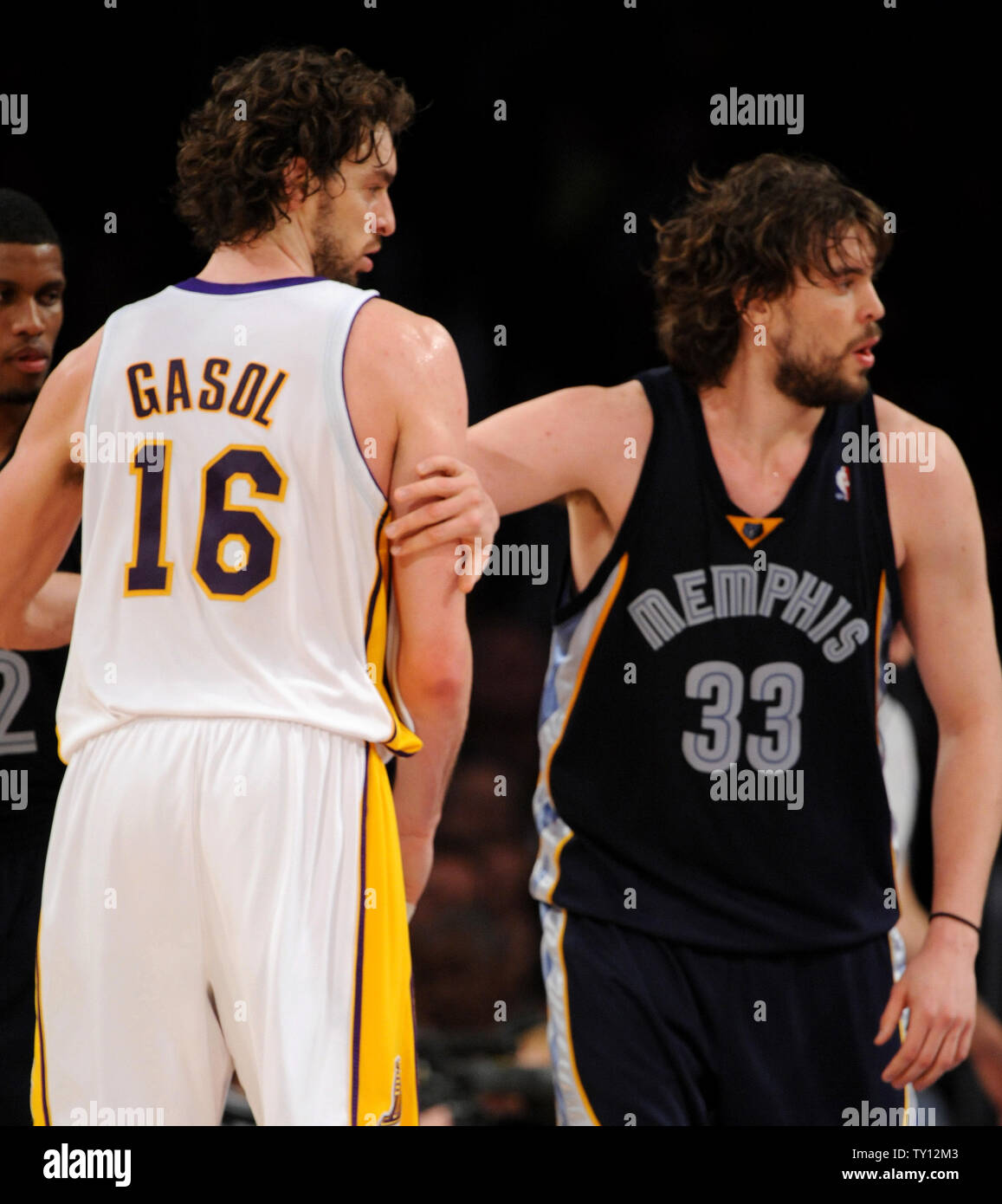 Los Angeles Lakers center Pau Gasol (16) of Spain, and his brother and ...