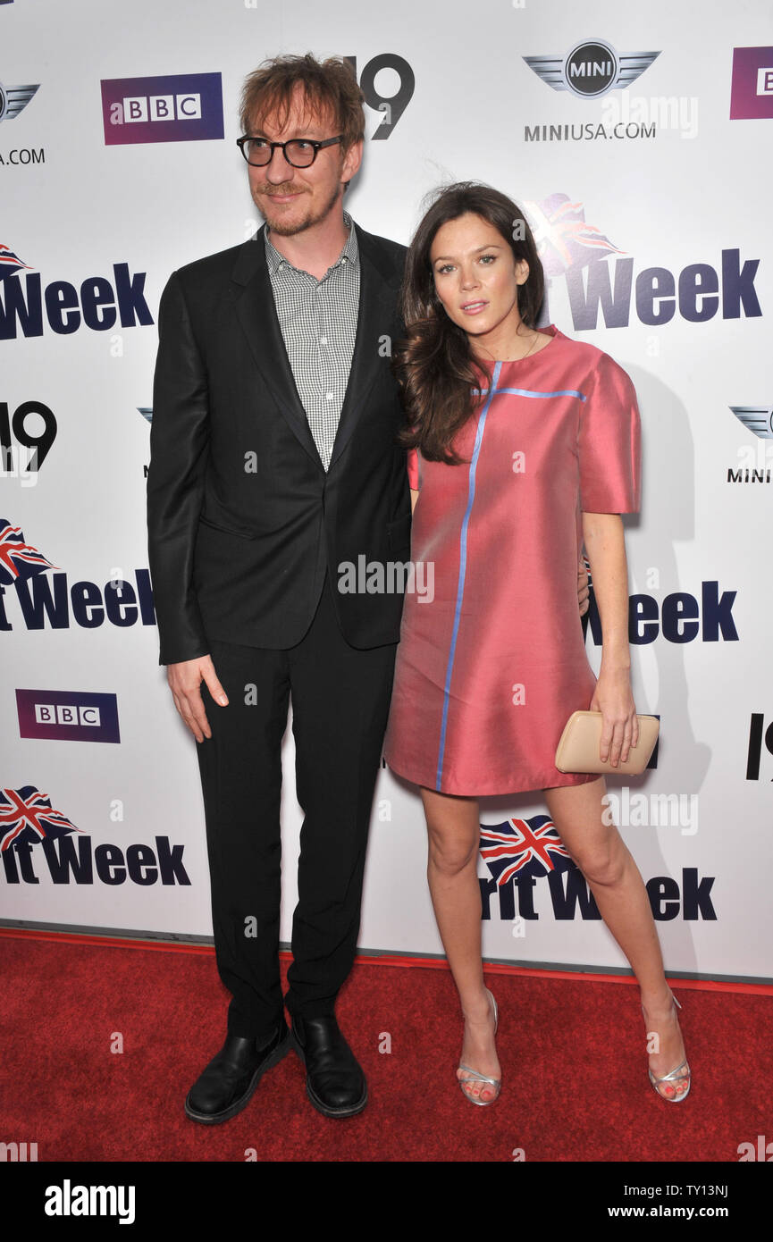 Anna friel husband david thewlis hi-res stock photography and images ...