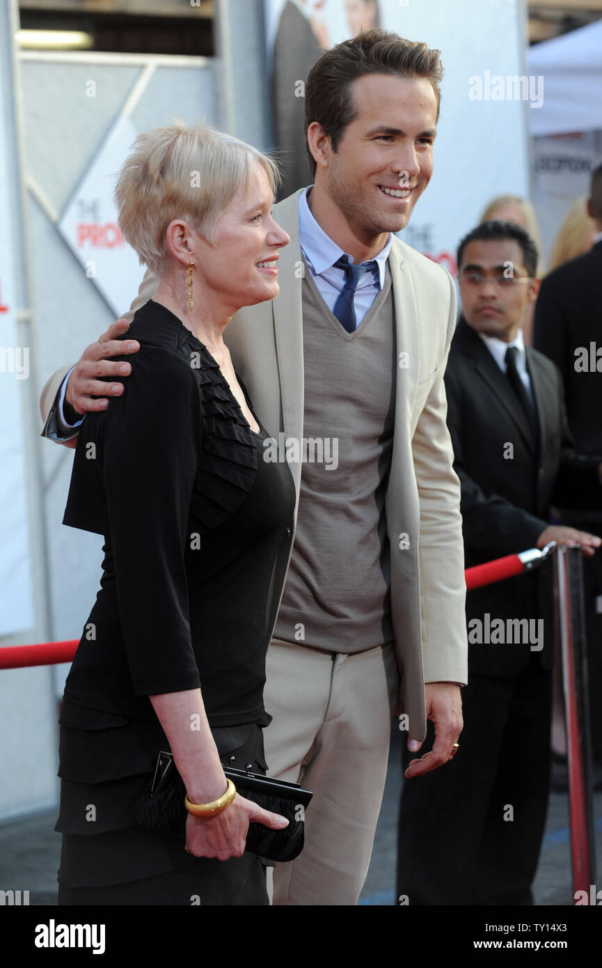 Tammy Reynolds High Resolution Stock Photography and Images - Alamy